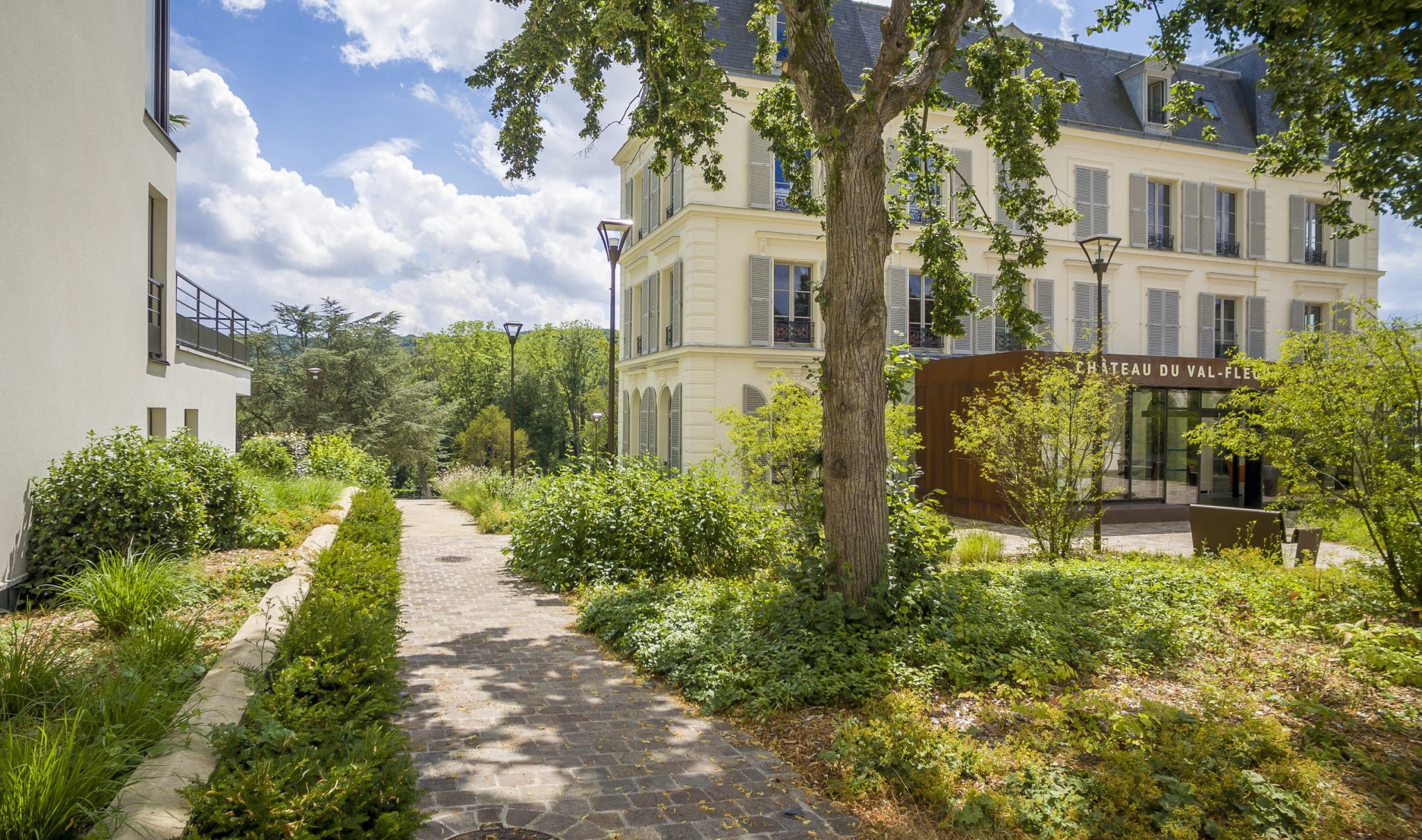 Place du Château du Val Fleury - Land'Act